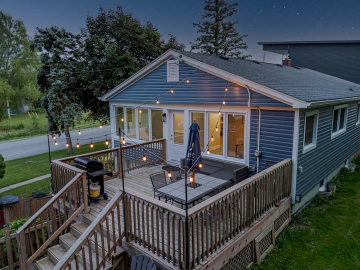 River View Escape | Water Access, Dock, Fire Pit - Niagara Falls