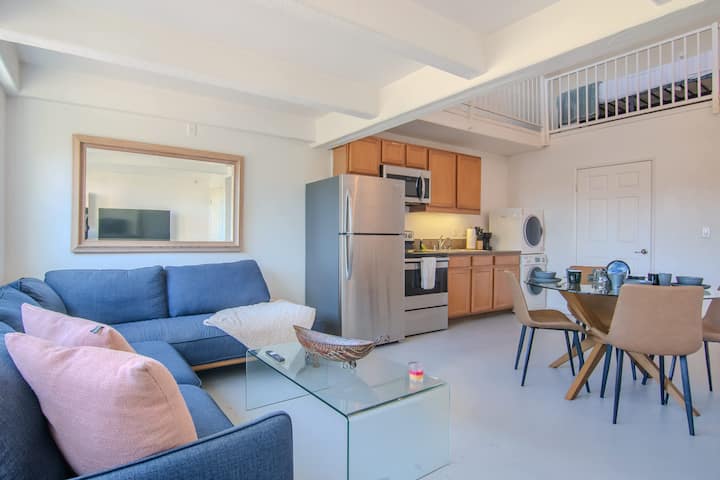 City Views Little Italy Loft With Parking - Shelter Island - San Diego