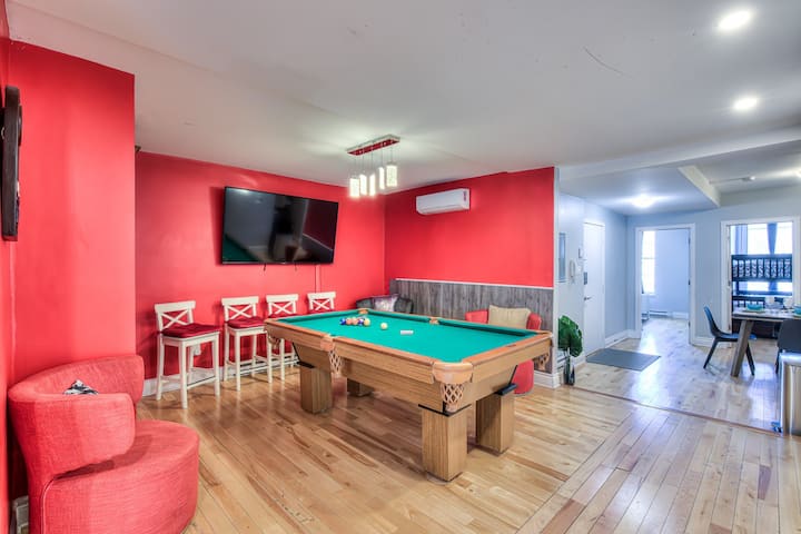 Super Big In Saint Denis/ Pool Table - Laval, Canadá