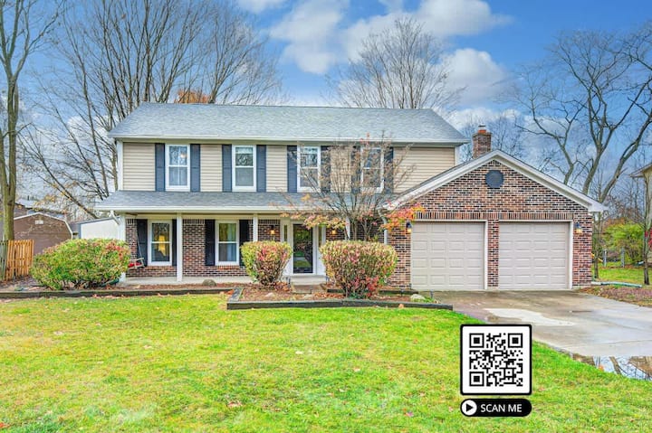 5* Misty Lake House - 2,200sf+ 5br! Dog Friendly - Zionsville, IN