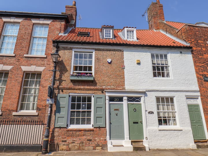 Bobbies' Retreat, 20 High Street - Bridlington