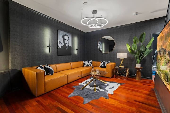 Bi-level Rowhome W/ Movie Theater In South Philly - Philadelphia, PA