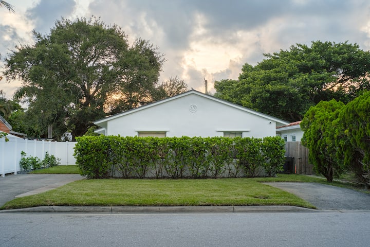 'The Peacock Bungalow' Near Fort Lauderdale Beach! - Fort Lauderdale, FL