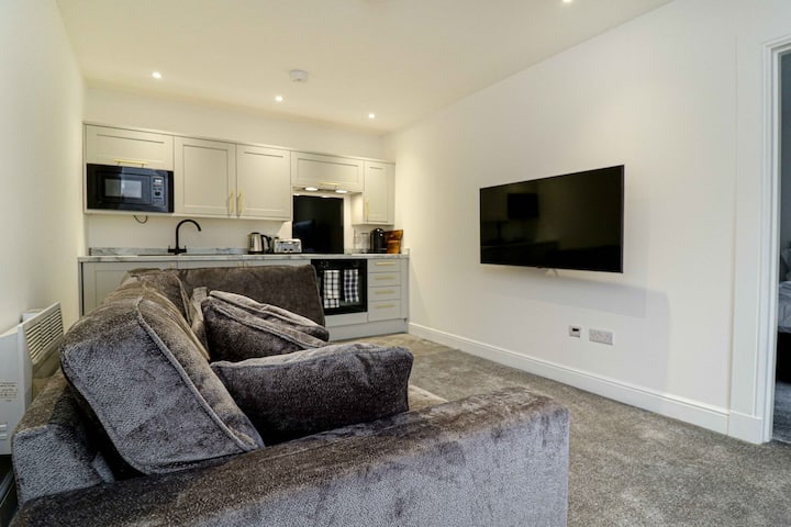 The Snug | Beachwalk Apartments By Nova Suites - Ayr, UK