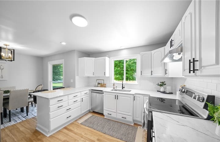 The Royalton Hidden Gem Dreamy Villa 6bed/4bath - Brunswick, OH