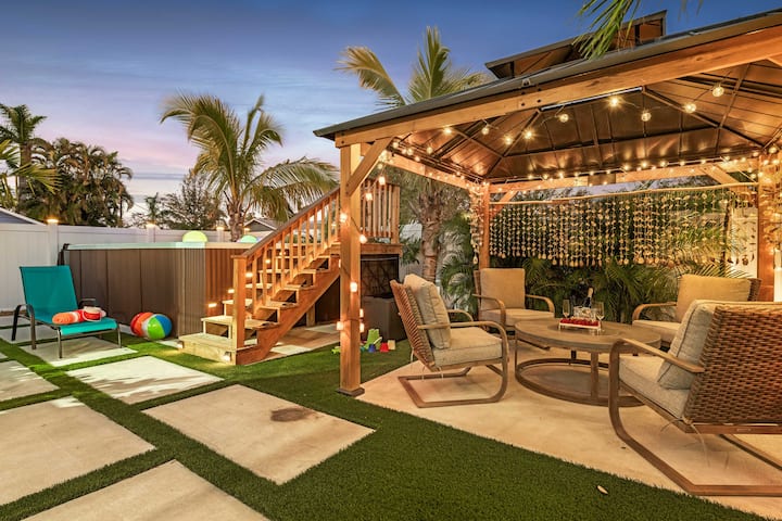 Heated Pool, Mini Golf & Cabana: Bradenton Retreat - Bradenton, FL