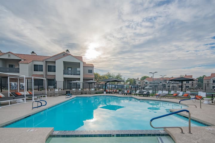 Golfer’s Escape | Sunny Pool + Wifi & Washer - Scottsdale, AZ