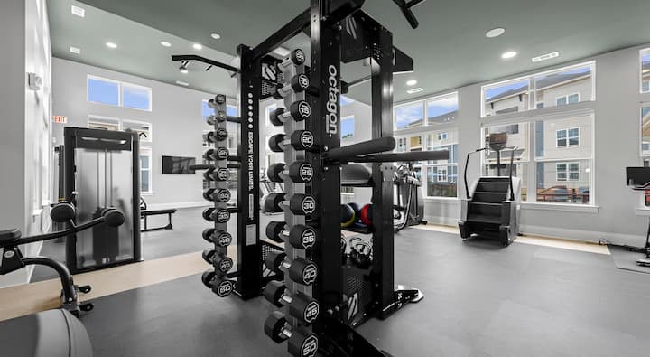 Evermore Gold Rush - No-stairs, Pool, Gym,fire-pit - Lake Norman, NC