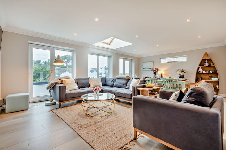High Tides Elegant 4-bedroom Villa In Sandbanks - Poole