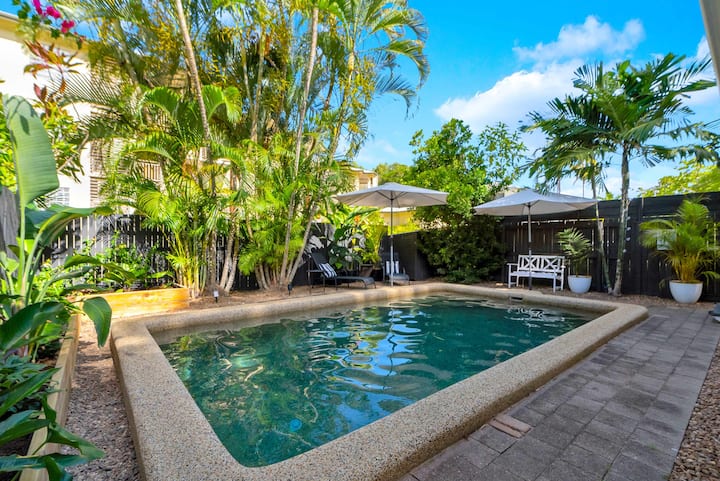 Stylish 3br Villa Near Beach W/ Pool - Palm Cove