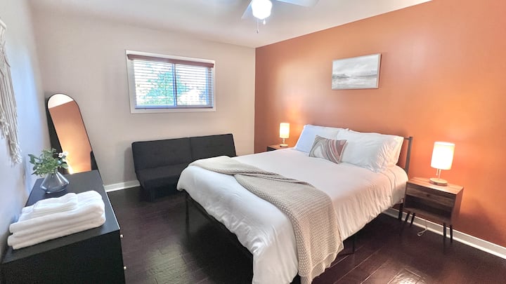 Relaxing Work-ready 3bd/2ba - 1 Mile To U Of I - Champaign, IL