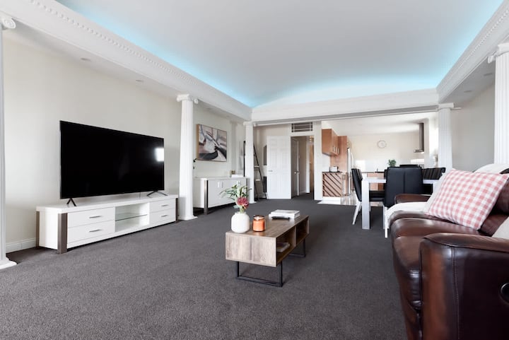 Modern 3-bed House In Launceston Cbd W/ Parking - Launceston