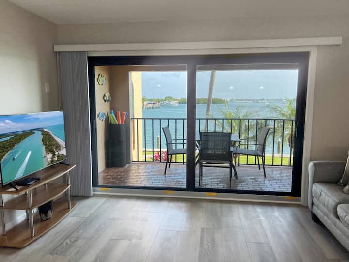El Galeon – Bay Views, Beach Access & Pool - Manasota Key, FL
