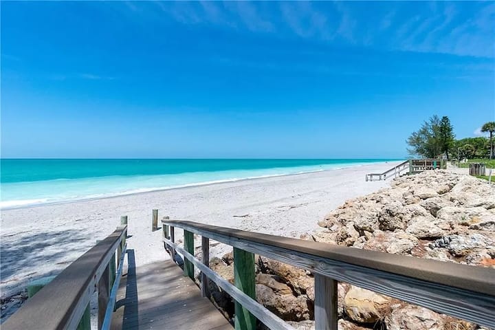 Peaceful Escape – Tamarind With Pool & Bay Views - Manasota Key, FL