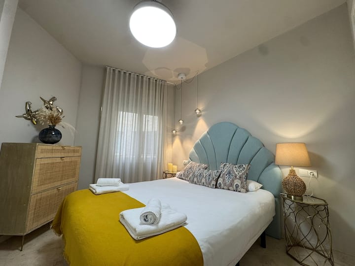 Centrally Located Flat In Malaga - Malaga