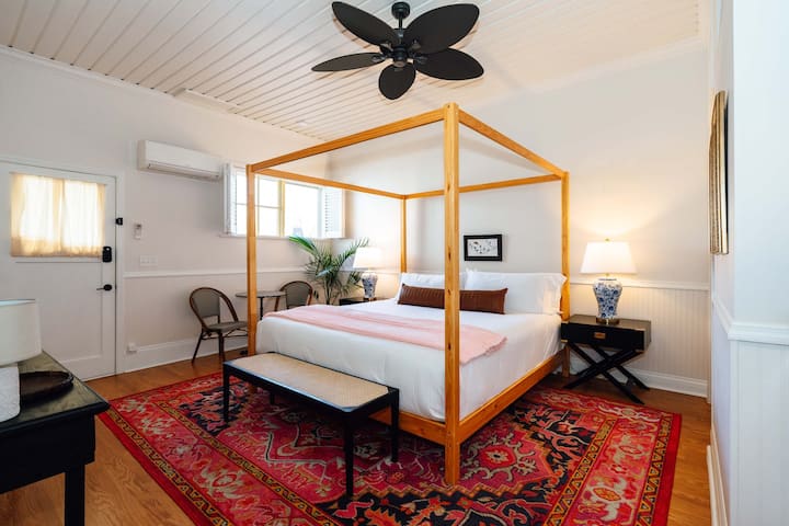 Swank Suites | King With Lux Tub - Ashland, OR