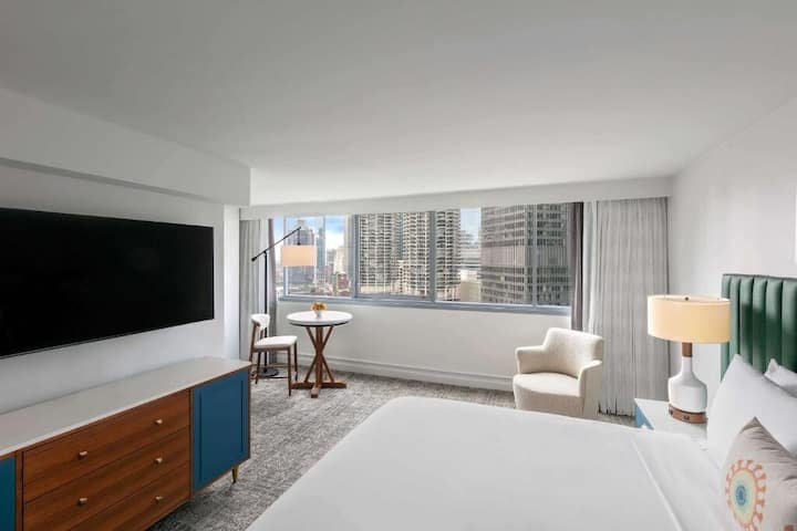 Your Chicago Escape! Pets Allowed, Near Aon Center - Chicago