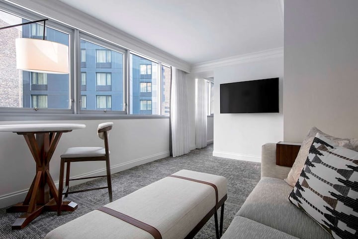 Relax And Recharge! Near Aon Center, Pets Allowed! - Chicago, IL