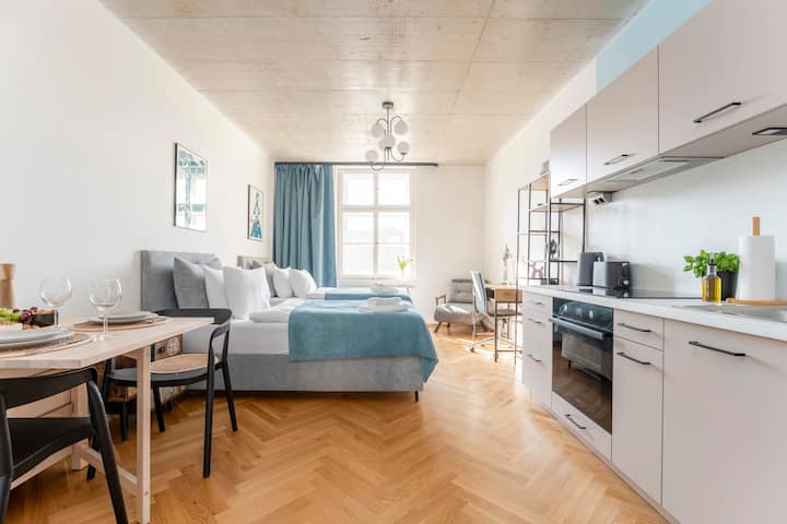 Modern Studio At A Great Price – No. 404 - Prag