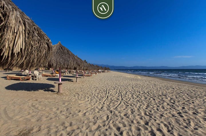 Cozy Beachfront Studio - Beach Club - Pools - Nuevo Vallarta