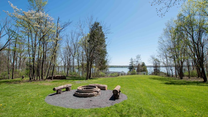 Easy Street Getaway: Wine Trail Cabin Retreat - Seneca Falls, NY