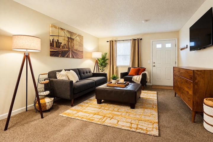 Stylish New Apt Walk To Downtown - Olympia, WA