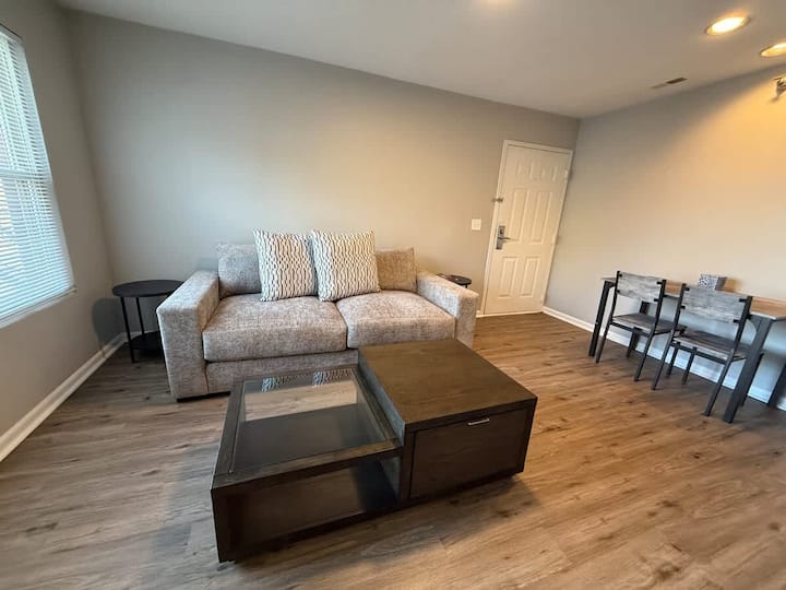 Aksarben, New & Modern, & On-site Parking! - Nebraska