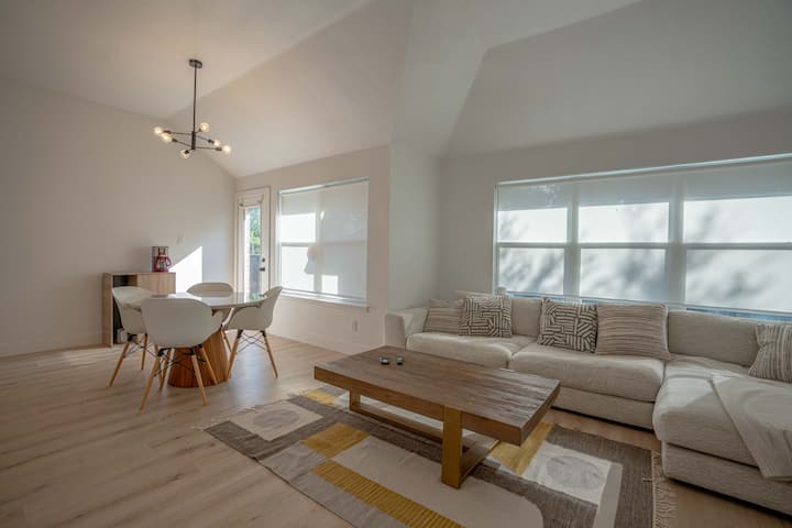 Modern 4br W/ Natural Light, High Ceiling, 20 Mins - Flower Mound, TX