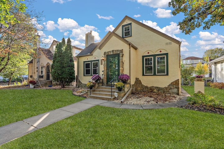 "The Darling" At Drew By Roxy Rentals - Edina, MN