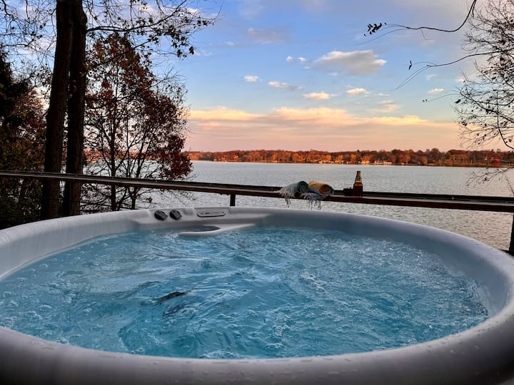 The Ridge | Lake Front | Hot Tub | Kayak+pvt Dock - Mount Zion, IL