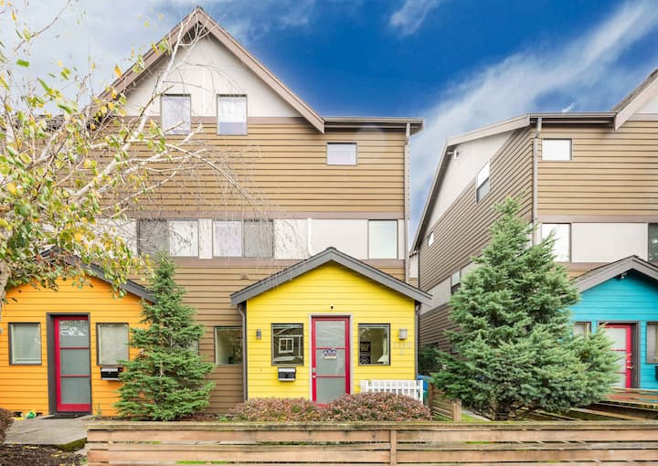 3br Modern Townhome W/ Parking Near Uw & Children’ - Seattle, WA