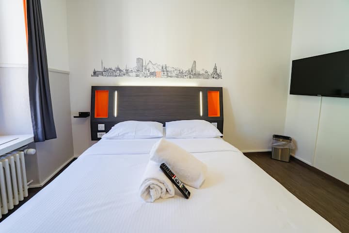 Double Room • Swim Limmat Nearby • Central Zurich - Zurich