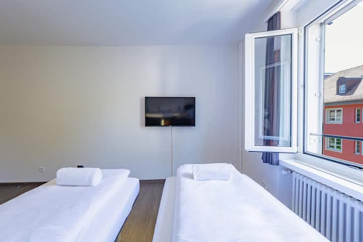 Easyhotel • Twin Room • Central • Swim & Adventure - Zurich
