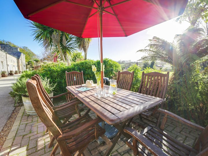 Turtle Cottage, Charlestown - Sleeps 6 Guests - St Austell