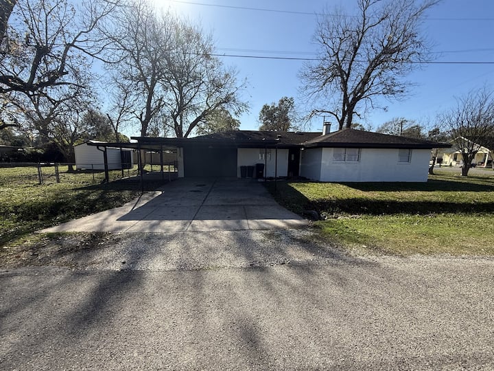 Charming 3-bedroom Short-term Rental In Port Neche - Port Arthur, TX