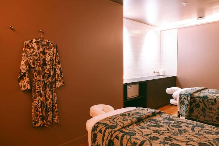 Sunken King Suite, The Albert - Beside Main St - フレデリックスバーグ, TX