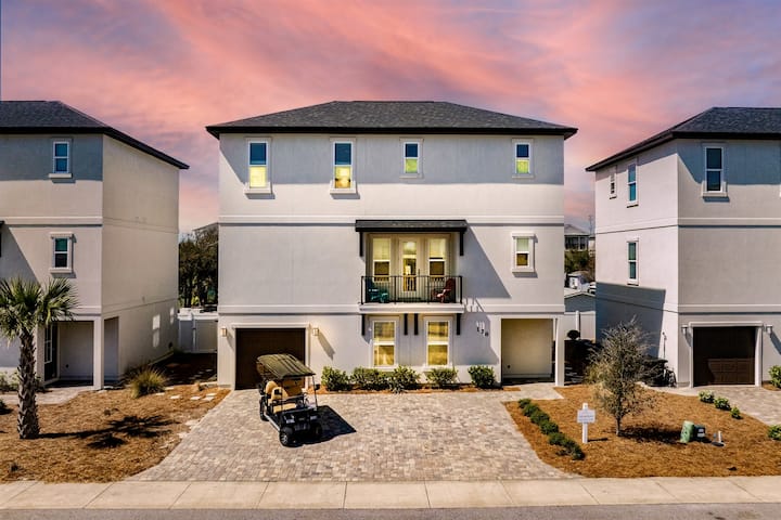 Farfrumwerkin': 2min Beach, Golfcart, Hot Tub - Miramar Beach, FL