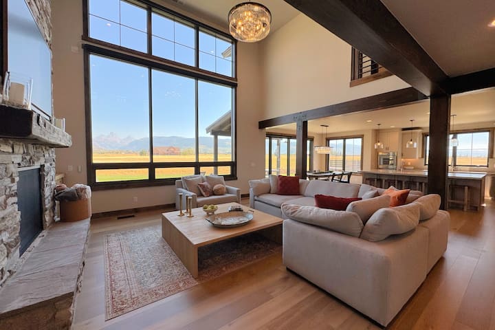 Luxurious Retreat W/teton Views + Hot Tub - Driggs, ID