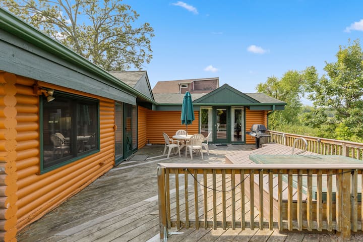 Rustic 2br Cabin With Deck Overlooking Golf Course - Breezy Point, MN