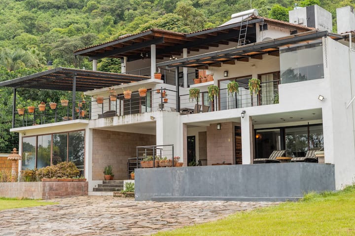 Stunning Home In Valle De Bravo With Lake View - Valle de Bravo