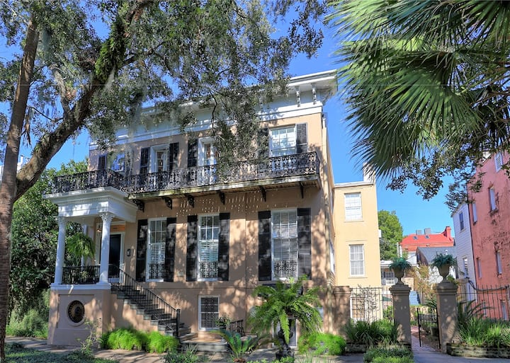 Historic Studio | Walk To River Street & Forsyth - Savannah, GA