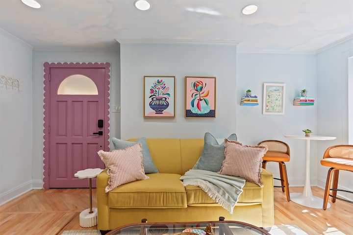 Jones Street Condo * Sleeps 4 * Downtown Savannah - Savannah, GA