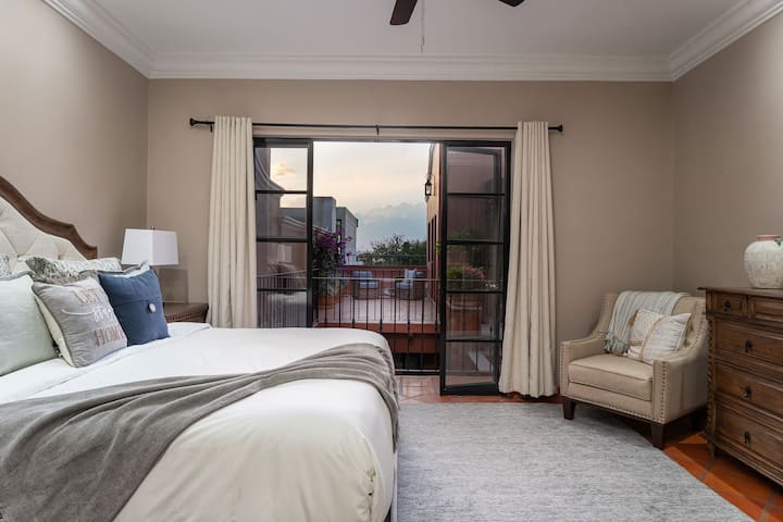 Casa Mimosa, 3br Retreat With Rooftop & City Views - San Miguel de Allende