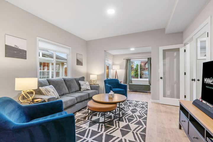 Minnestay* Red Maple | Karaoke - Minneapolis, MN