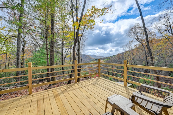 Deck & Fire Pit: Mtn-view Cabin In Rabun Gap - Dillard, GA