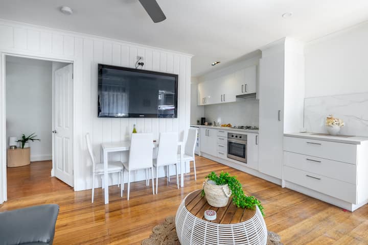 Orton Blue Beach House, Sleeps 4, Pets Welcome - Barwon Heads