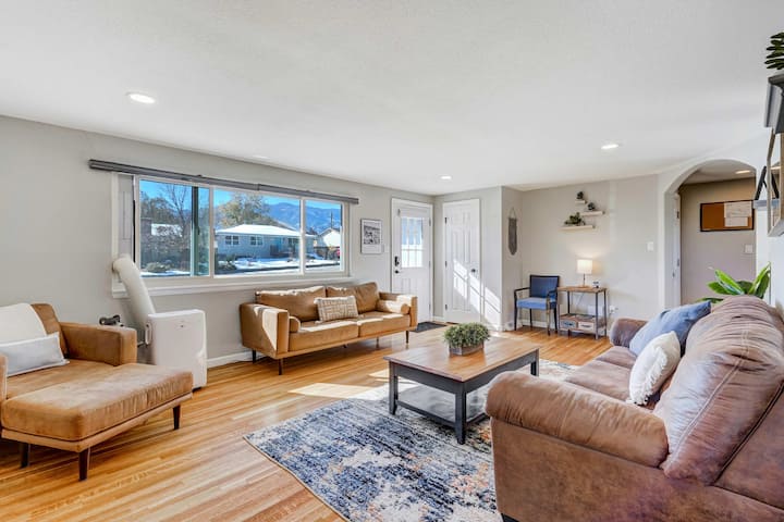 Cloud View! Panoramic Mountain Views & Fire Pit - Colorado Springs, CO