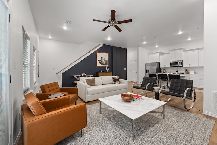 Walk To At&t Stadium | Luxury Townhome | Parking - Arlington, TX