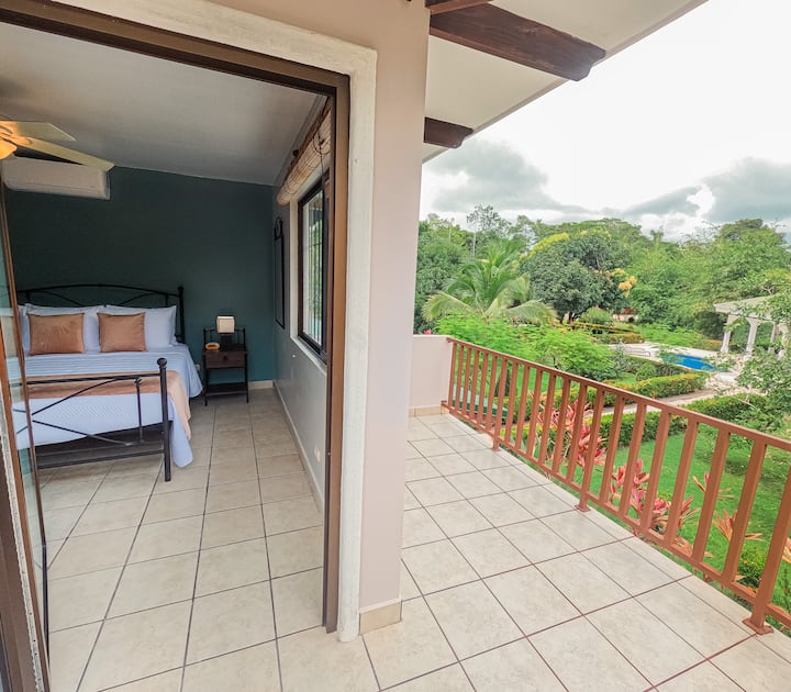 Great Patio Space-a/c-quiet-pool-great Location - Costa Rica