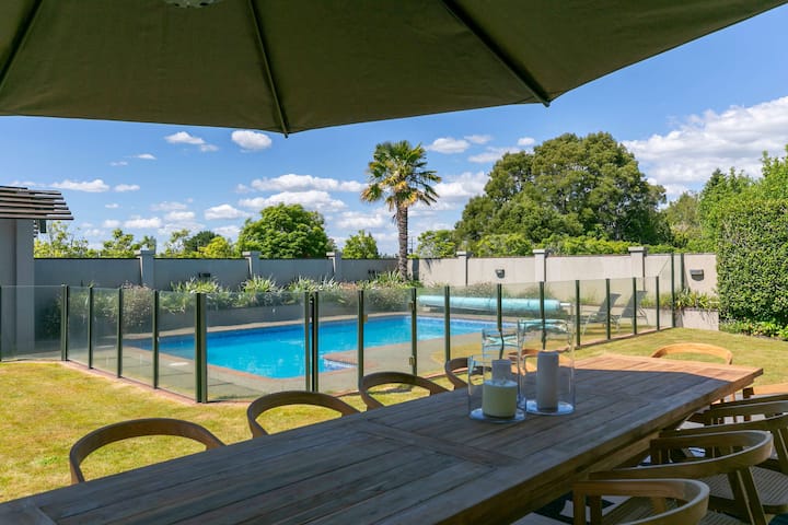 Watene Lodge - Spacious 5 Star Home With Pool - Taupo